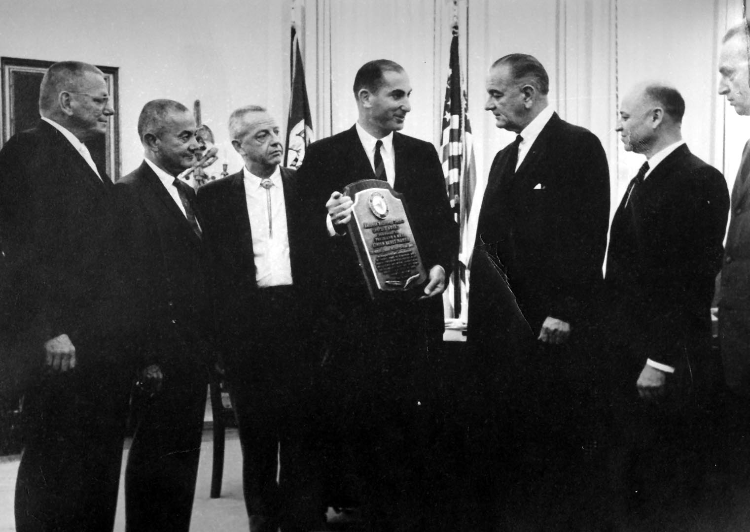 Lee L Douglas Pioneer Hall – David Douglas Memorial